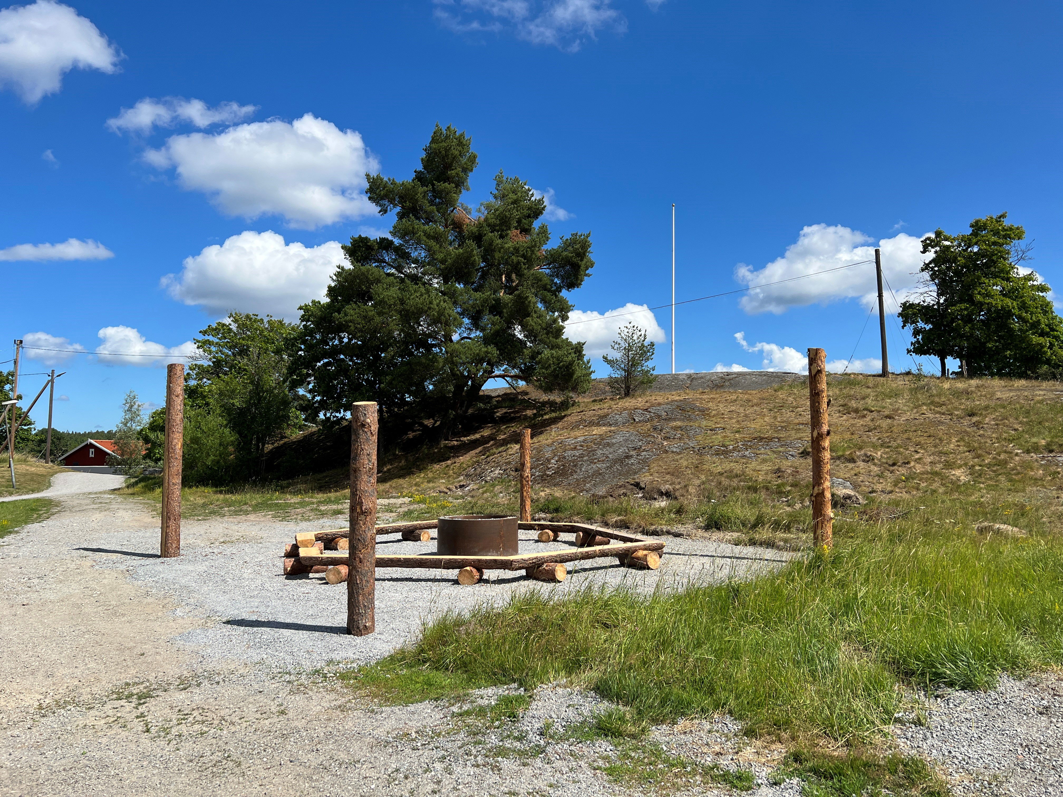 Grillplats, uteklassrummet, Alby friluftsgård — Naturkartan