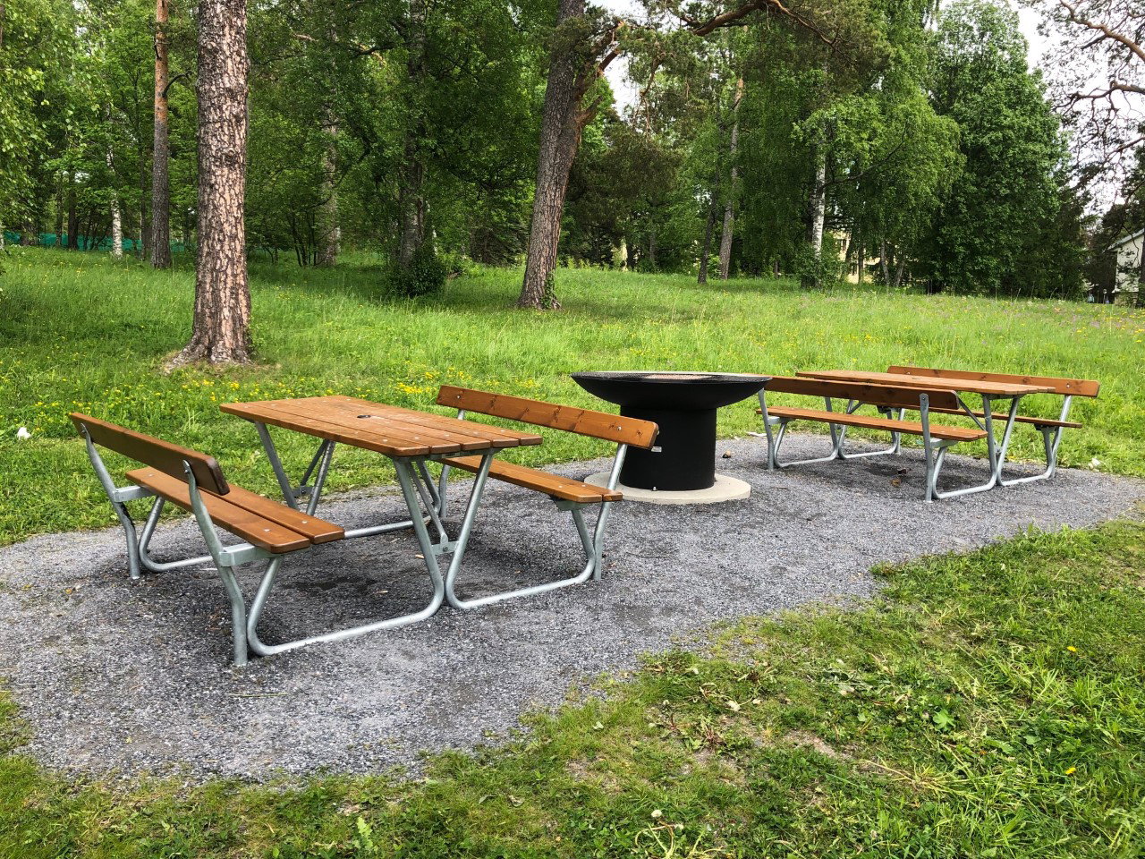 Lövbergaparken grillplats (nedre) — Naturkartan